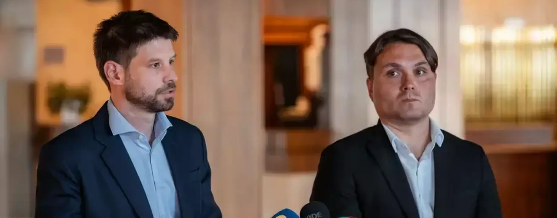 Gubík és Šimečka történelmi kézfogása: Szakértői szinten egyeztet a ...